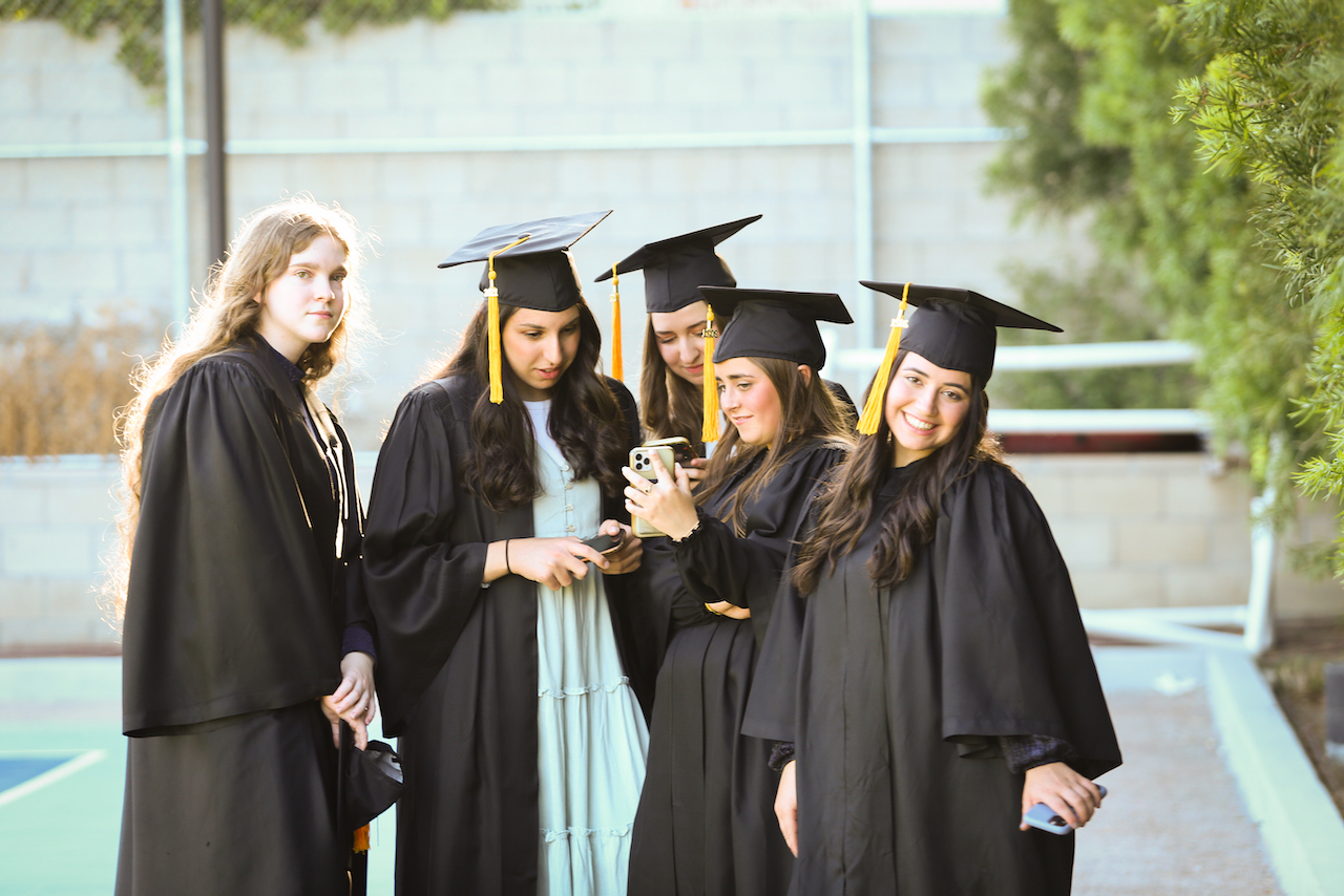 Girls Graduation Pictures 2021 – VTHS